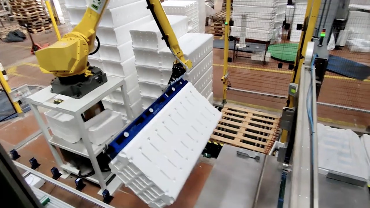 Octopus bars and polystyrene packaging with irregular surfaces ...