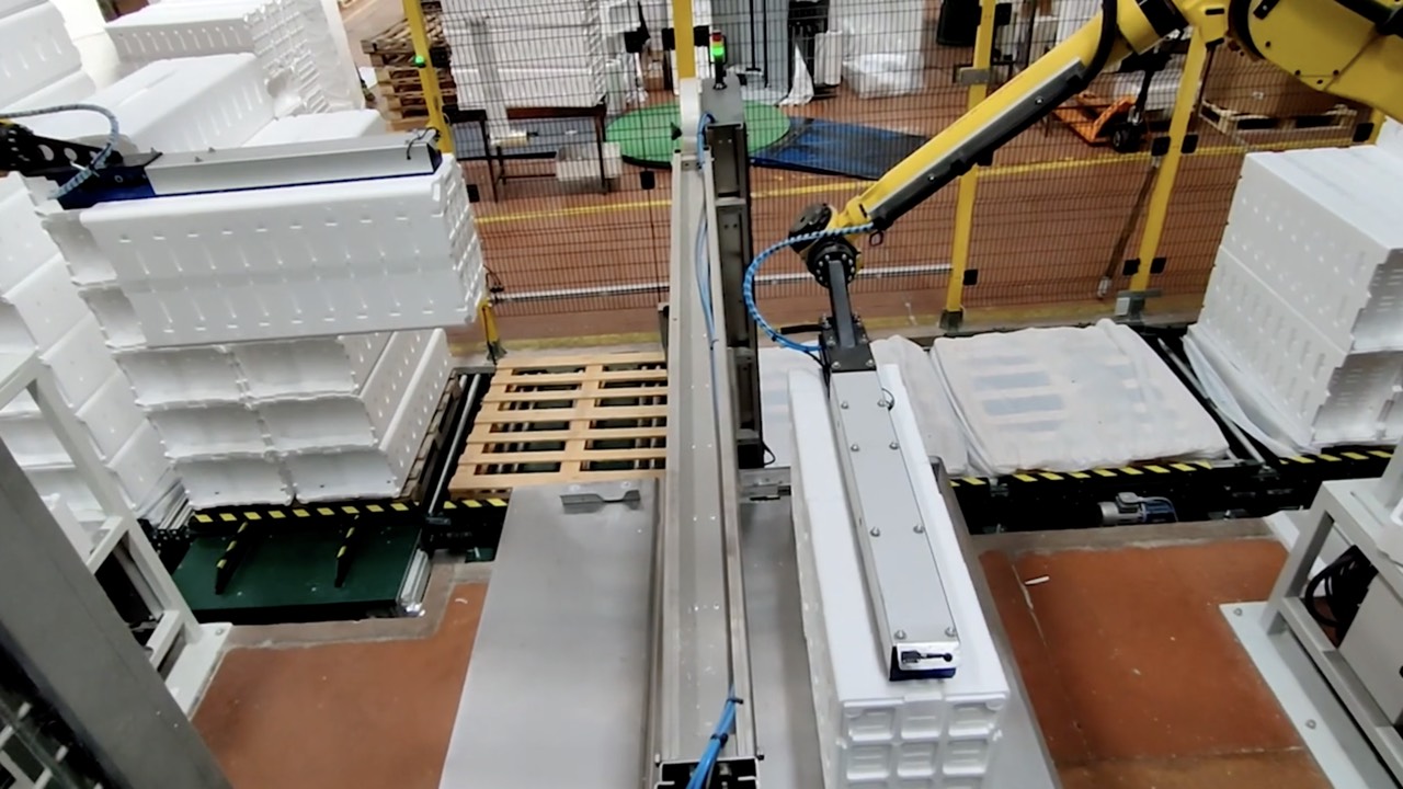 Octopus bars and polystyrene packaging with irregular surfaces ...